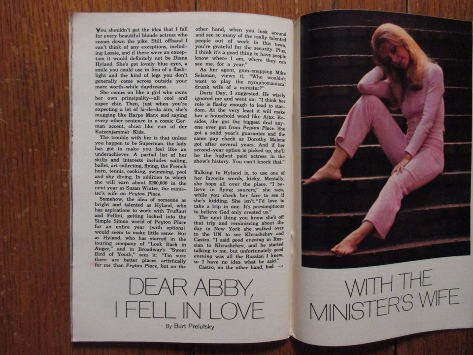 '68 TV Guide(LEIGH TAYLOR-YOUNG/DACK RAMBO/RAQUEL WELCH/DIANA HYLAND ...