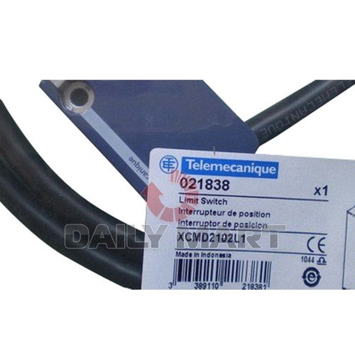 NEW Schneider Limit Switch XCMD2102L1 MINI ROLLER PLUNGER Metal Head ...