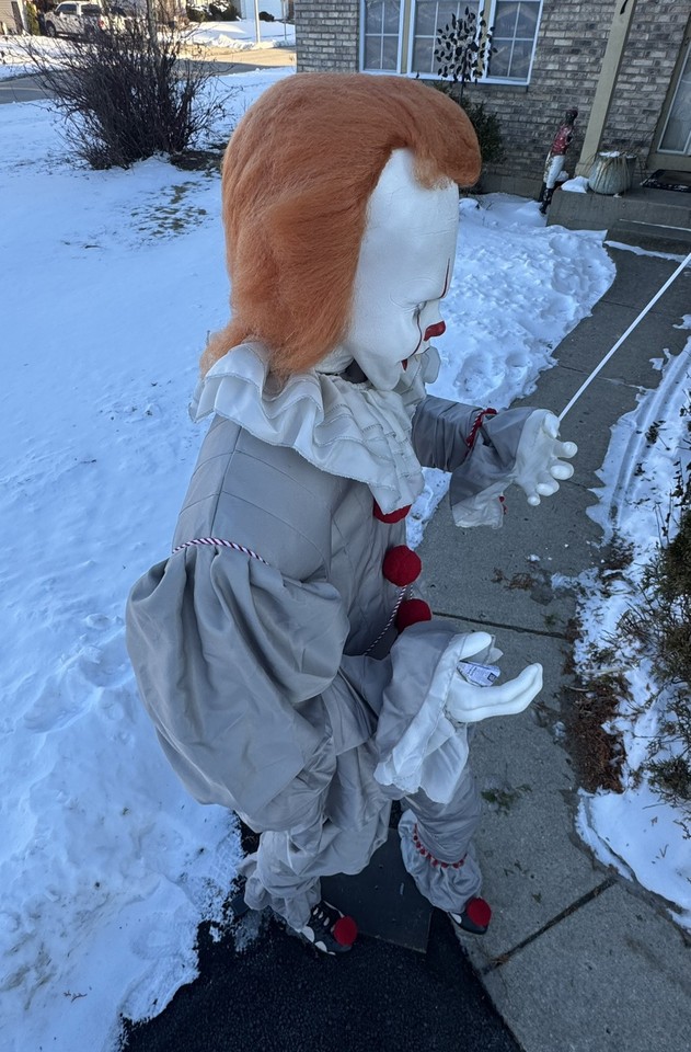 Spirit Halloween Animatronic Halloween prop Animated LifeSize Pennywise ...