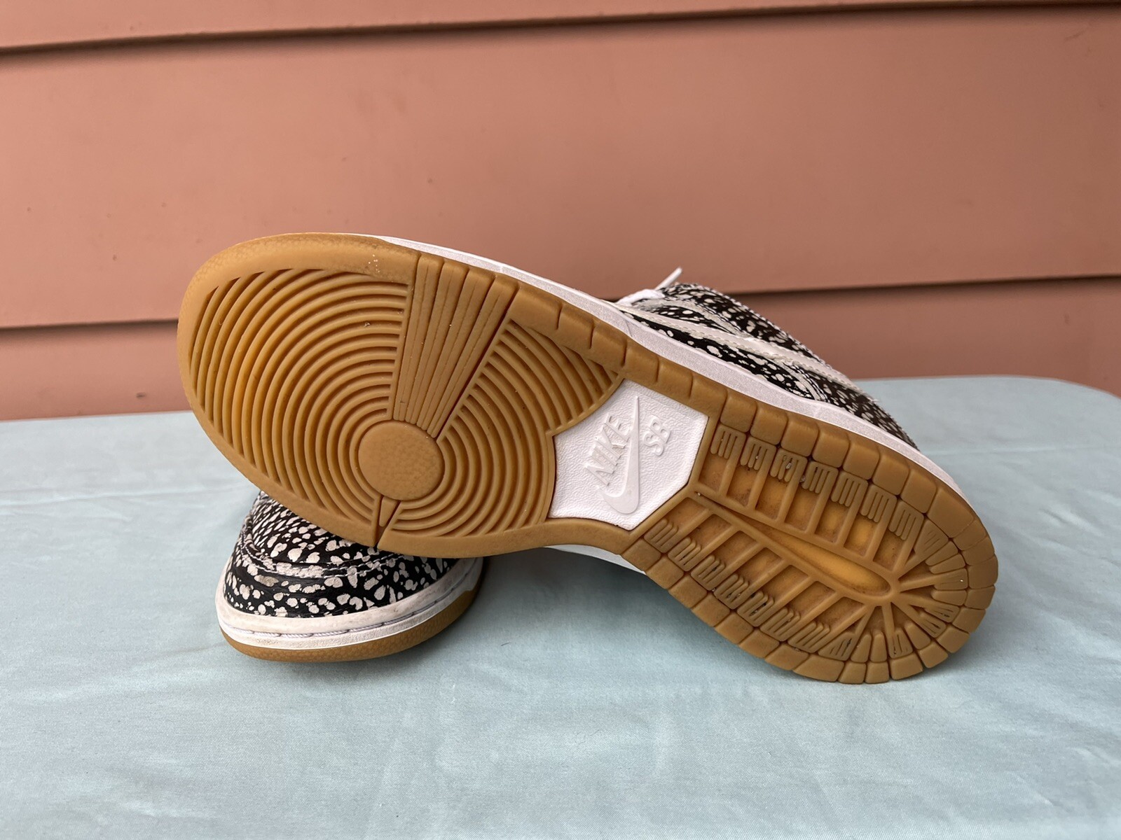 RARE Nike SB Dunk Low Road Elephant Print White Cemen… - Gem