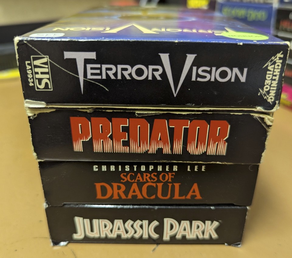 VHS Horror/Thriller Lot: TerrorVision, Jurassic Park, Predator, Scars ...