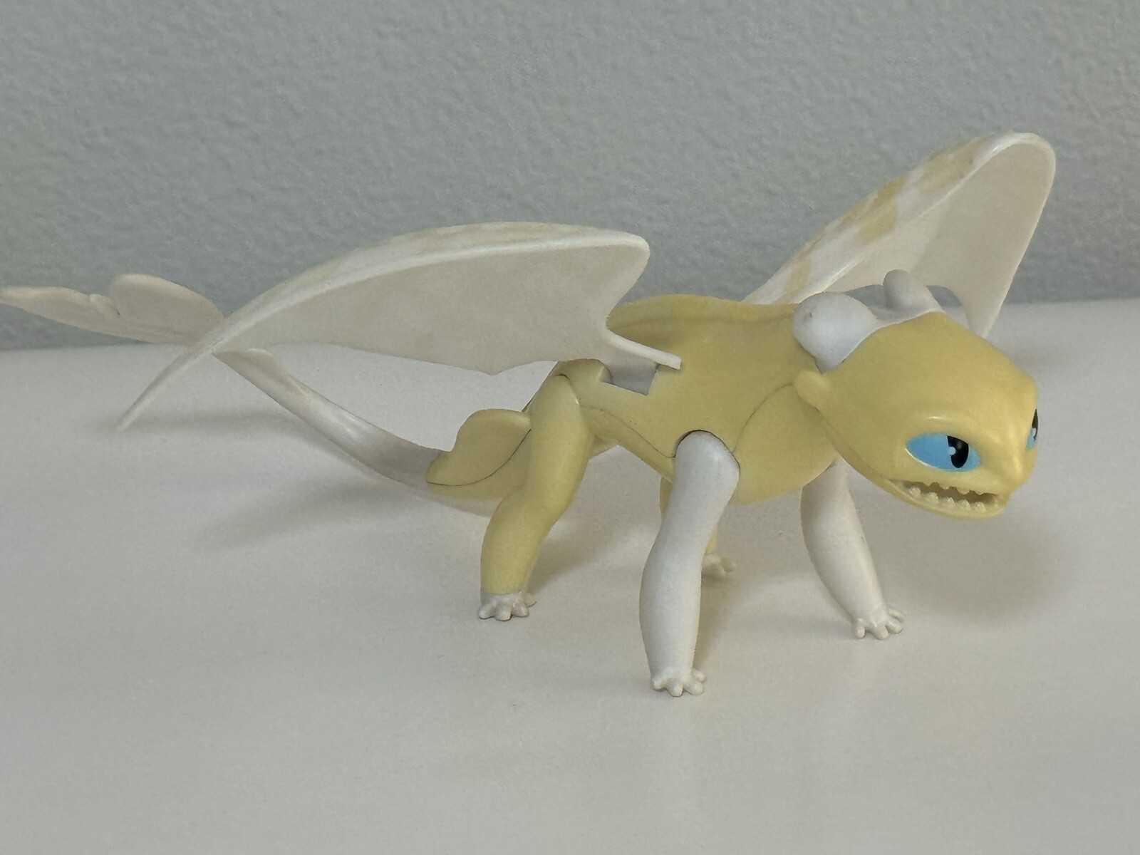 Light Fury White/Yellow How To Train Your Dragon 7” Toy Disney Pixar ...