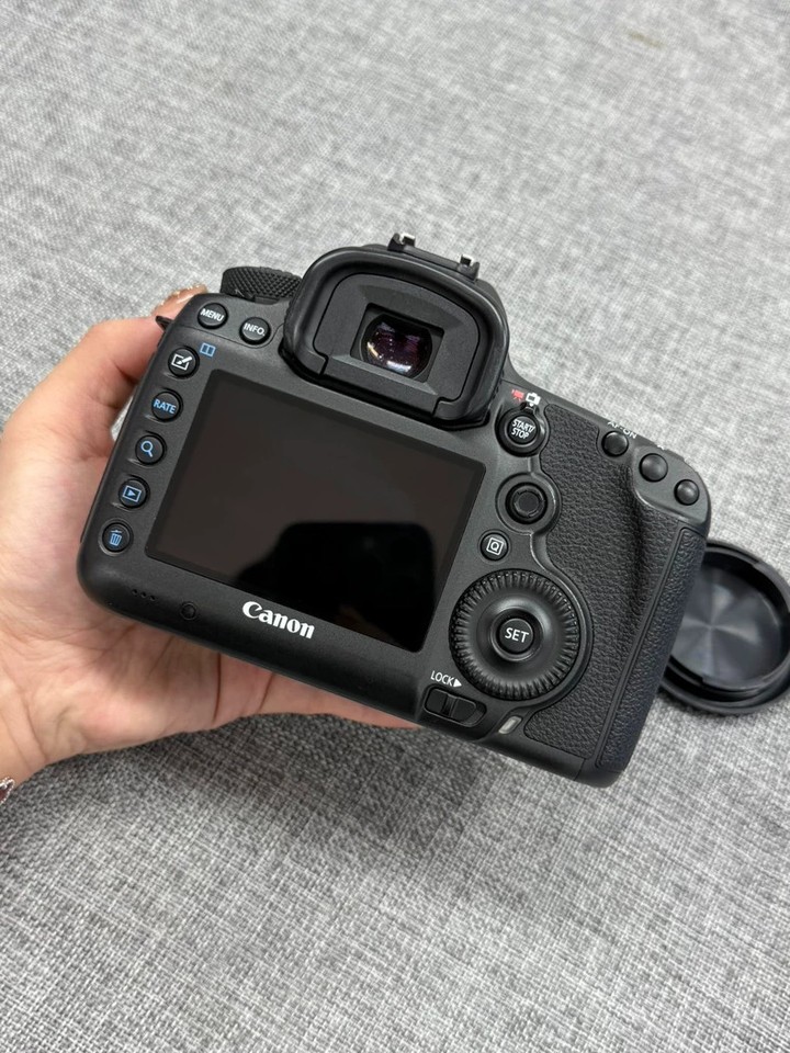 Canon EOS 5DsR 50.6MP Digital SLR Camera Body w/Charger & Battery ...