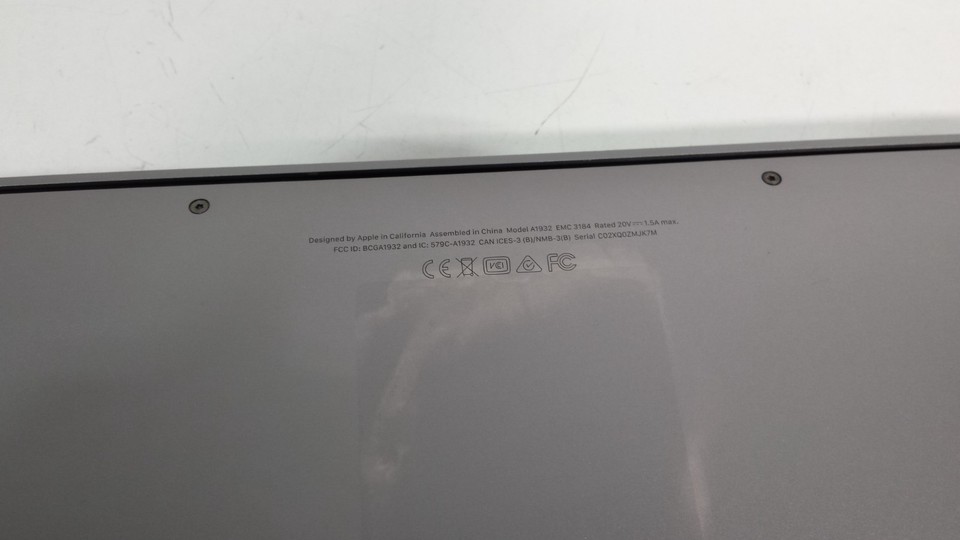 Apple MacBoOK Air A1932 Intel Core i5-8210Y@1.60GHz,8GB ram 1.5 TB SSD ...