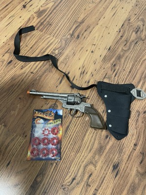 Gonher Die Cast Pop Cap 12-Shot Ring Cowboy Revolver with Holster and ...