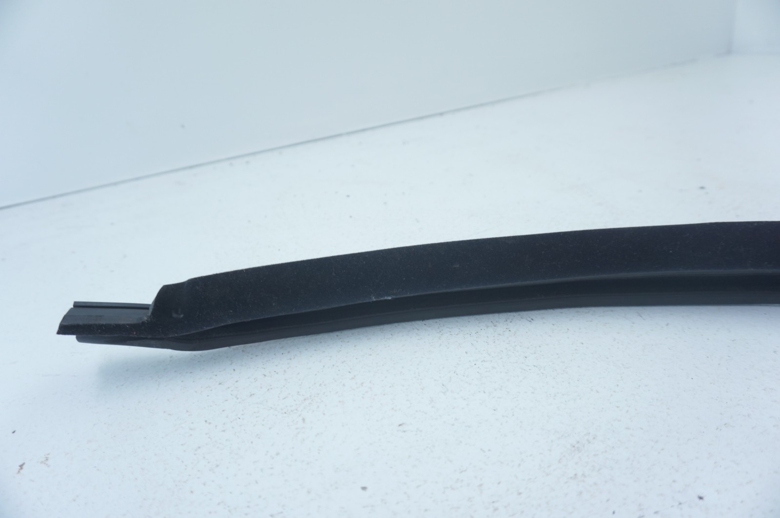 MERCEDES 300CD 280CE W123 COUPE , REAR LEFT SIDE WINDOW UPPER RUBBER ...