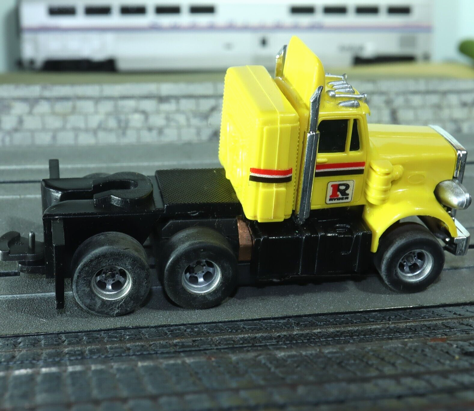 Aurora AFX Peterbilt Ryder-NOS-(#8001) &80's Magnatraction Lighted ...