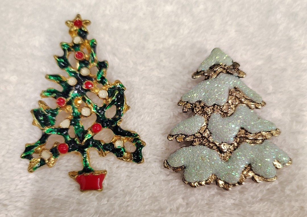 Vintage/ Christmas Trees/ Brooch Pin/ Gold Color With… - Gem