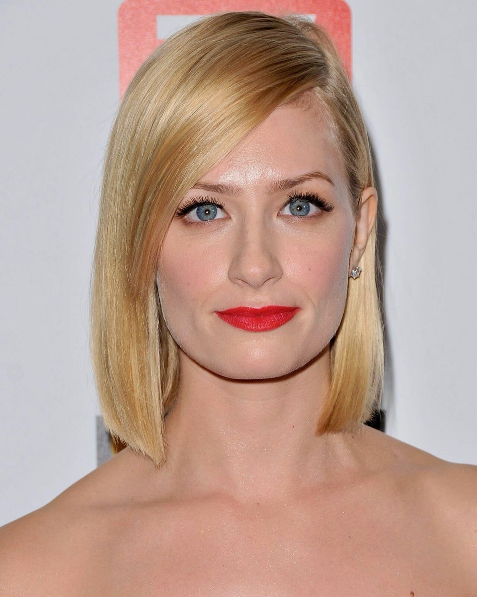 Beth Behrs No Makeup