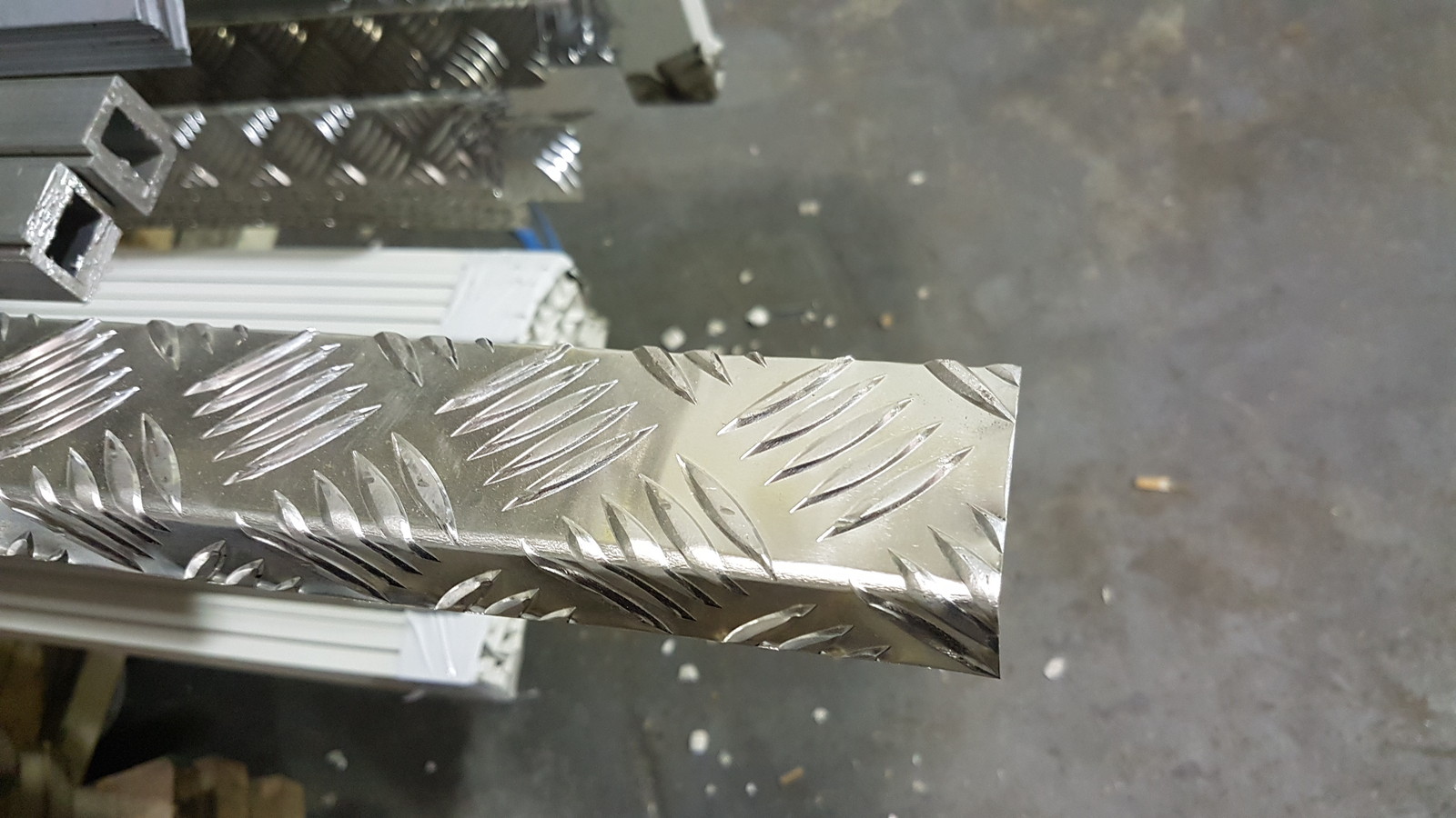 Tread Plate Angle Corner Protection 2mm Thick 90 Degree / chequer plate ...