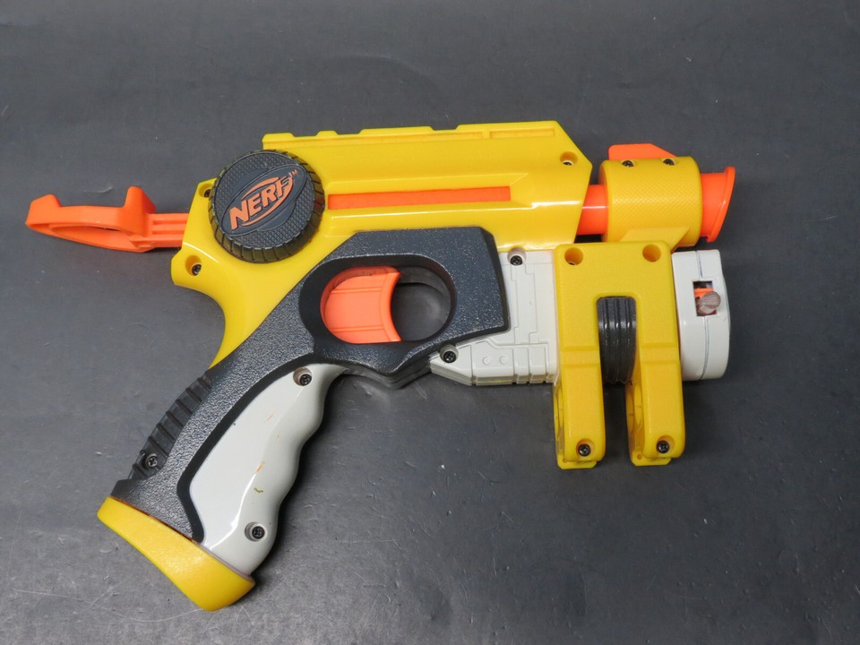 Hasbro Nerf yellow pullback dartgun Nerf N strike nite finder laser ...