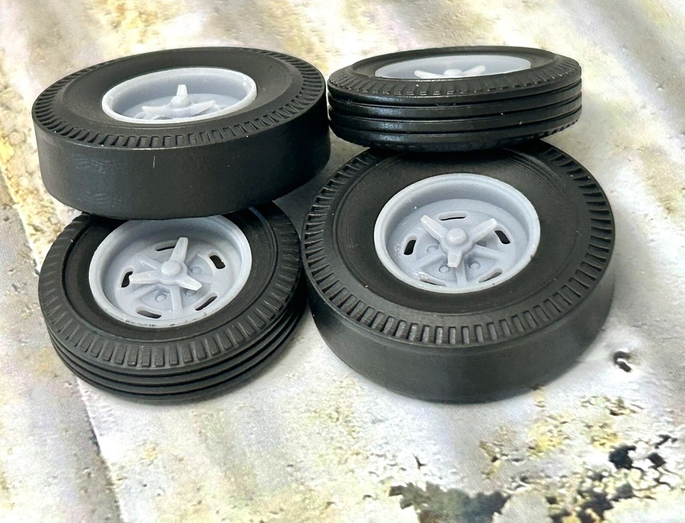 1/24 Scale: Big N Little Piecrust Slicks W/15-inch “Halibrand Kidney ...