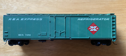 Roundhouse MDC REA Express 50' Plug Door Reefer Car REX 7592 | eBay
