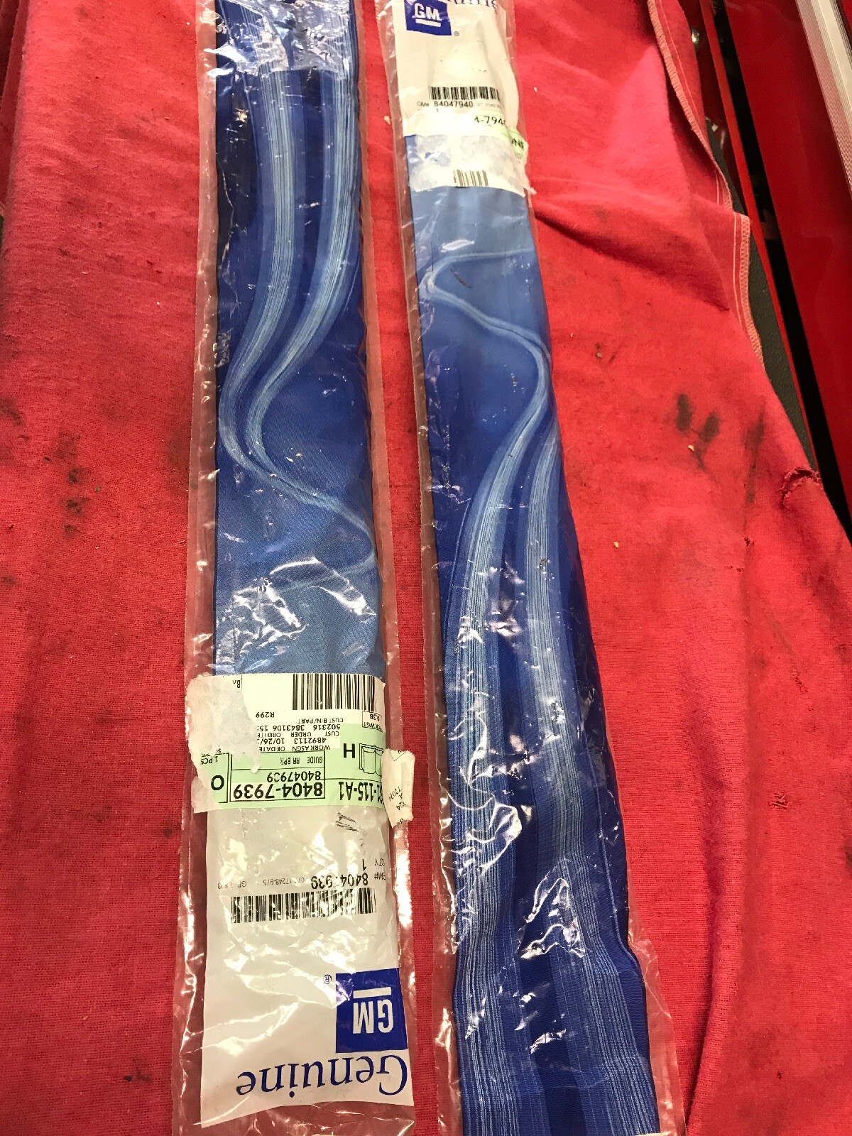 GM OEM 16-18 Malibu Rear Bumper-Guide Bracket Right 84047940 Left ...