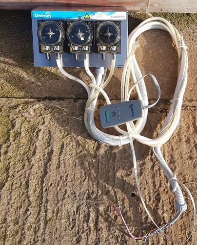 DIVERSEY L5000PLUS COMMERCIAL LAUNDRY PUMP DOSING SYSTEM AND REMOTE ...