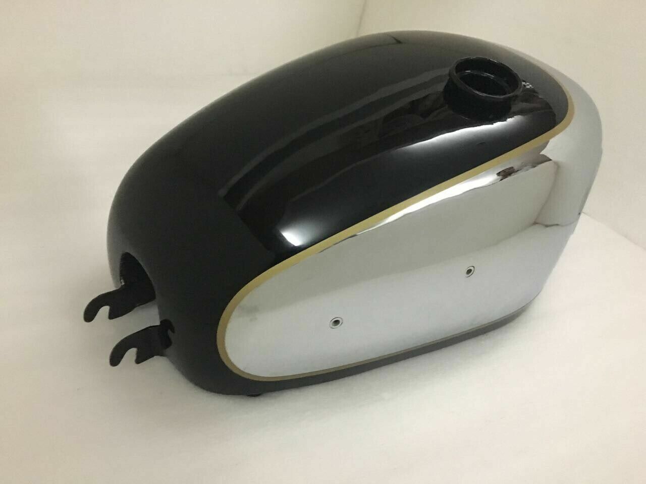 Velocette Venom Chrome & Black Fuel Tank With Badge Mount +Free Cap+Tap ...