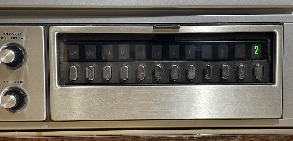 Super Rare Vintage Sampo 9519 Tri-Screen 19” Color TV 1981 - LOCAL PICK ...