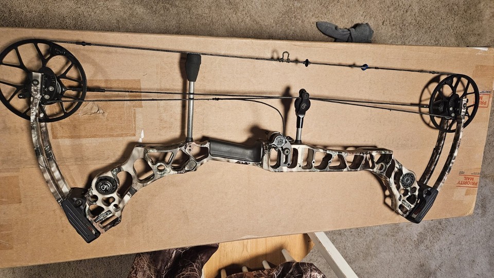 Mathews No Cam HTX Compound Bow 28/70 Lost Camo | eBay