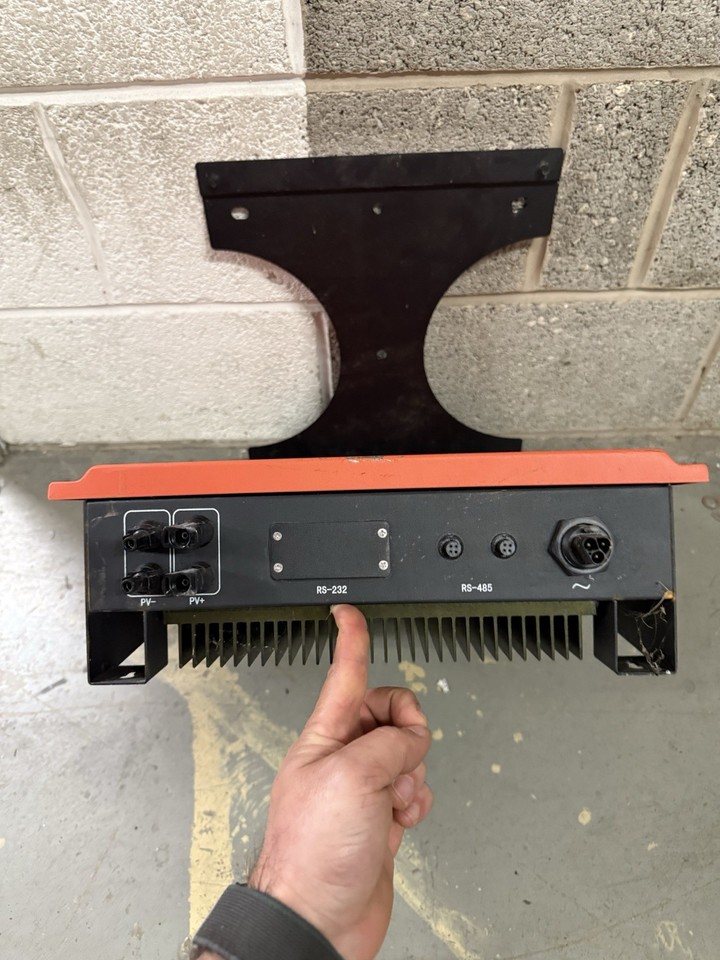 Sunteams 3000 Solar Inverter 2.8 KW Solar PV With Wall Bracket B-4 ...