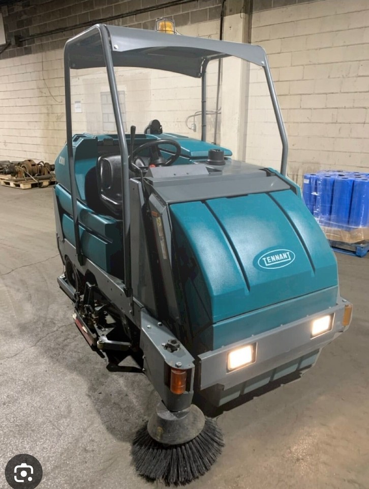 Tennant 8300 floor scrubber and Sweeper | eBay