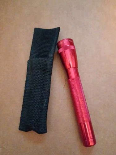 Red MINI MAGLITE MAG INSTRUMENT Flashlight with Belt Holster | eBay