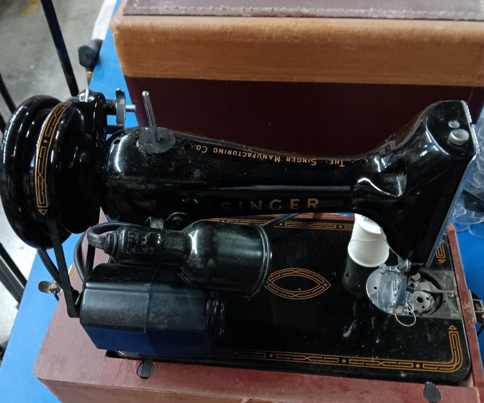 COLLECTIBLE.VINTAGE.EXCLUSIVE.UNIQUE.SINGER SEWING MACHINE 185 K3 ...
