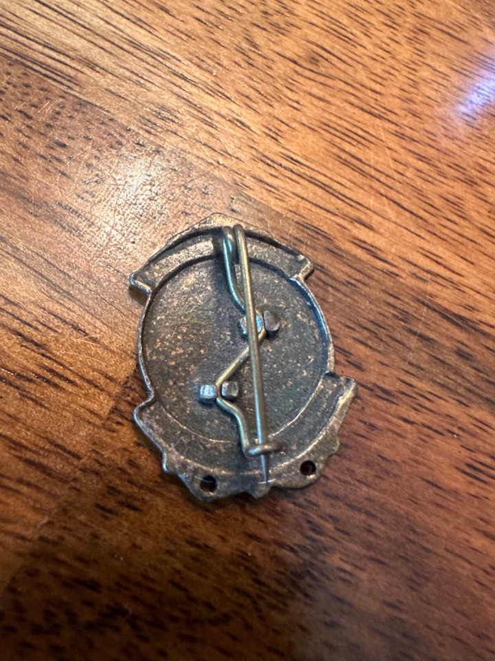 Vintage SCHOOL SAFETY PATROL BADGE PIN CHICAGO MOTOR CLUB Service Award ...