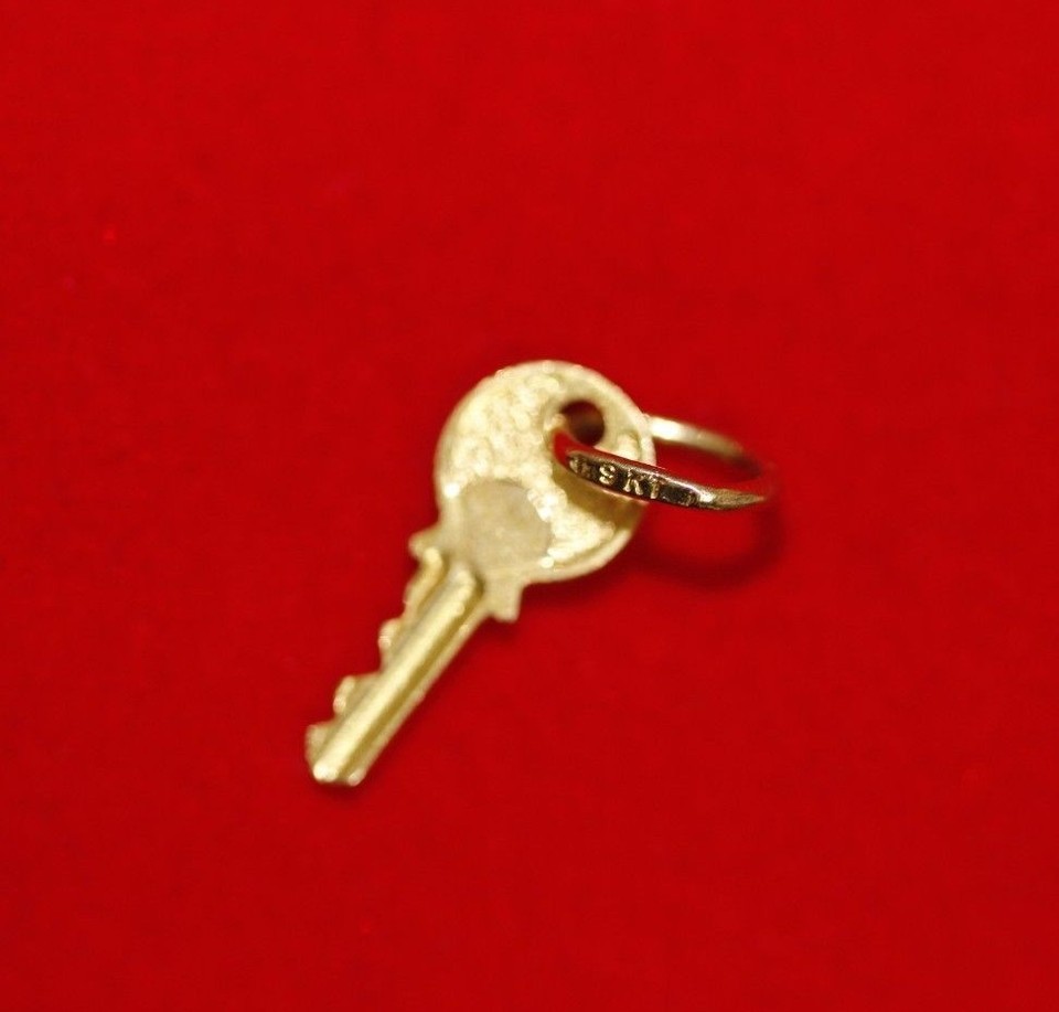 NEW 9ct Yellow Gold Key Charm 9K Pendant 375 Open Lock Doors Accepted ...