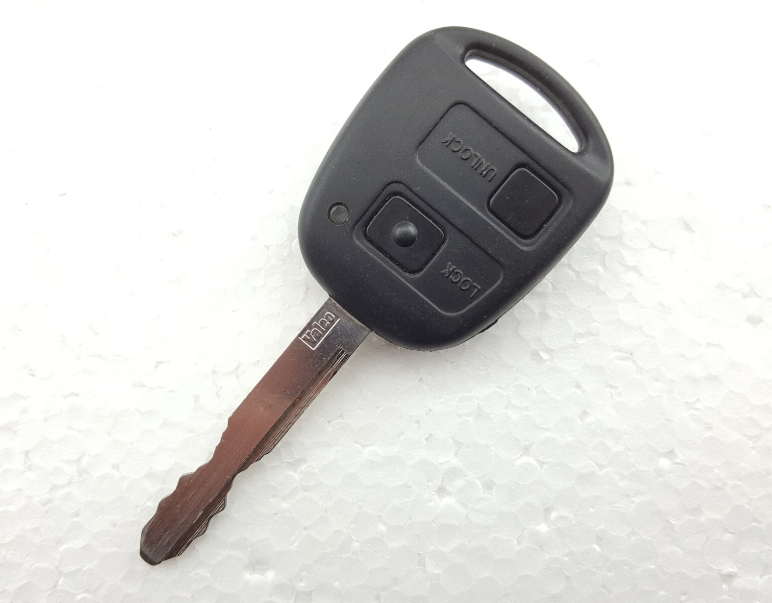 TOYOTA COROLLA / YARIS 2 Button Remote Key Fob - Valeo 736716-A | eBay