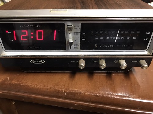 Vintage Zenith Model H472W Solid State Circle of Sound AM FM Alarm ...