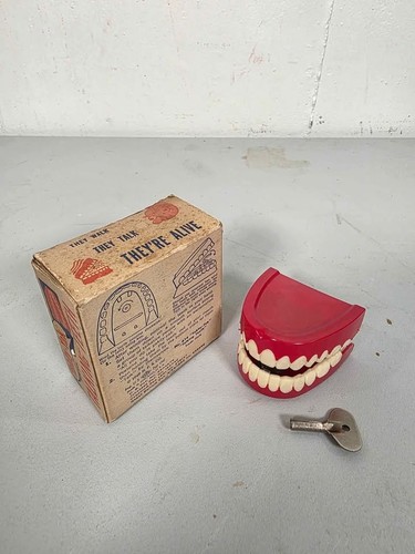 VINTAGE 1949 YAKITY YAK TALKING TEETH TOY WIND UP | eBay