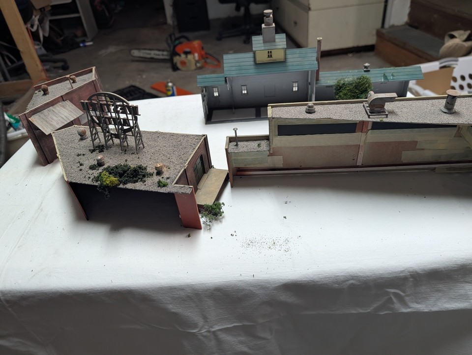 HO Scale Industrial & Commercial Buildings Lot - Painted, Weathered | eBay