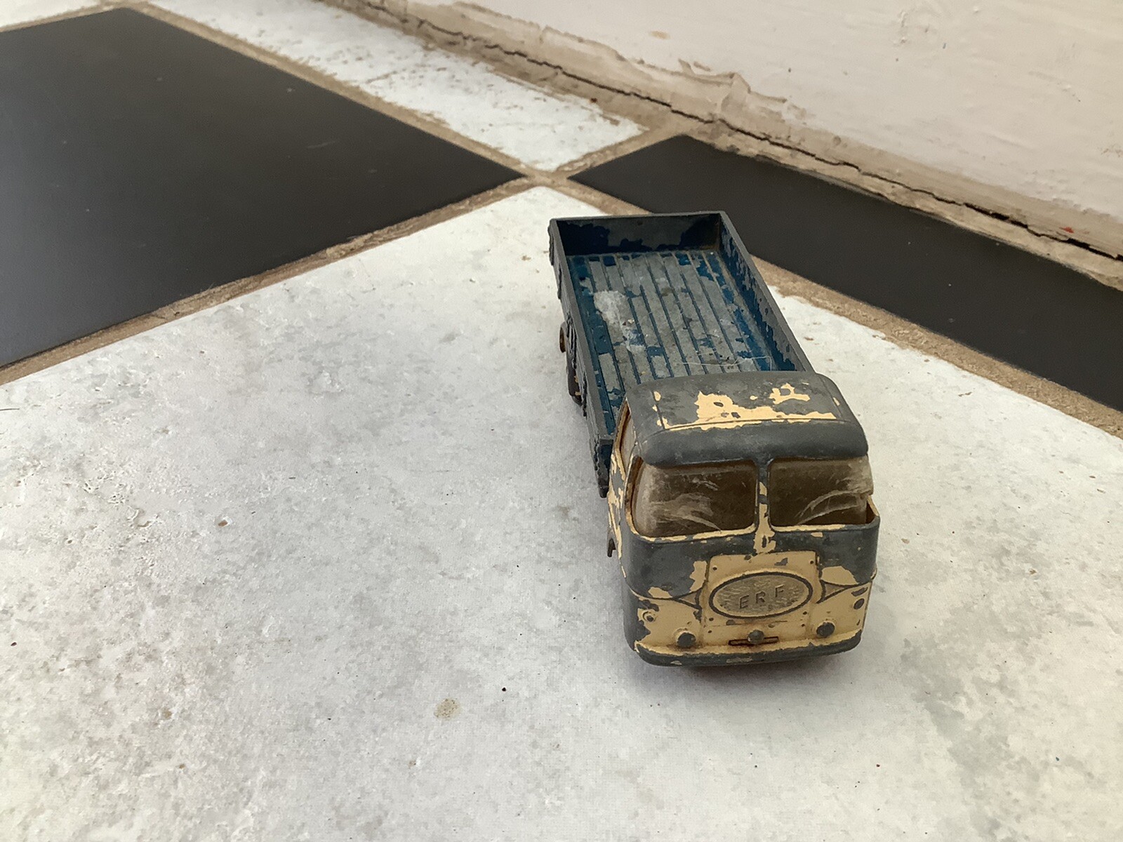 VINTAGE CORGI DIECAST TOYS ERF MODEL 44G DROP SIDE LORRY TRUCK YELLOW ...