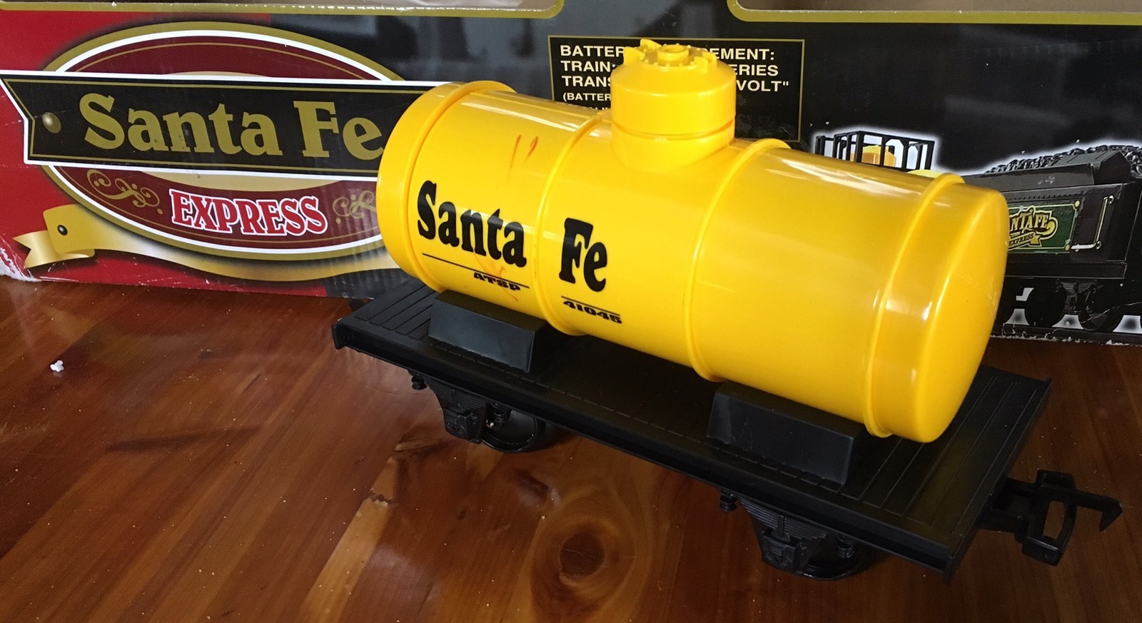 Eztec Santa Fe Express Train Oil Tanker G Gauge | eBay UK