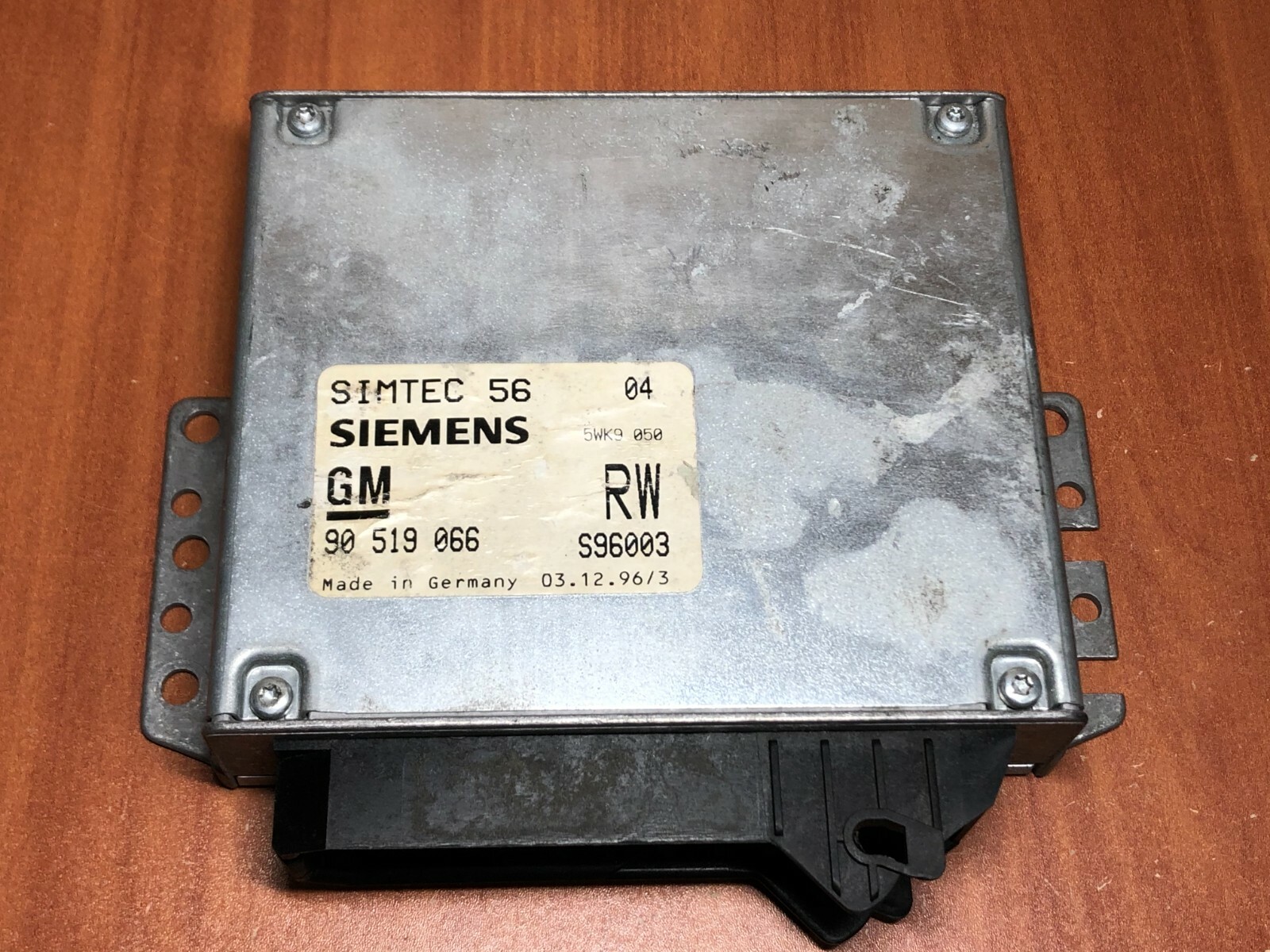 Opel Vauxhall Astra 1.8 Engine Control Unit Motor Ecu Siemens 5wk9 050 ...