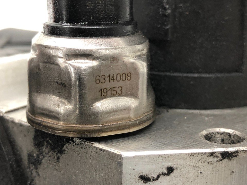 2007-2020 MERCEDES S550 REAR ABC ACTIVE BODY CONTROL SUSPENSION VALVE ...