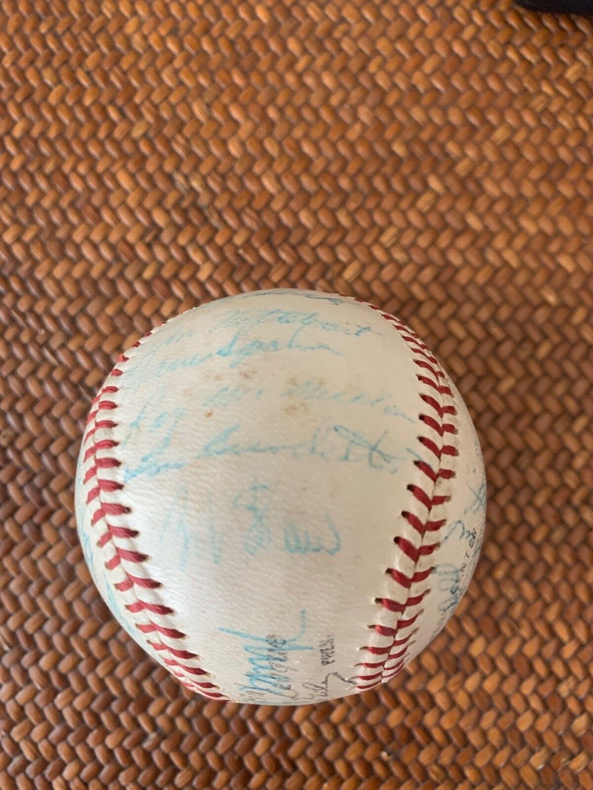 1962 MILWAUKEE BRAVES TEAM SIGNED BASEBALL ( 30) signatures; 5 Hall of ...