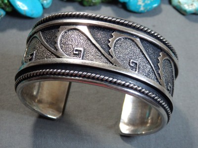 NAVAJO Thomas Singer Tufa Cast Sterling Silver WILD GOOSE MOON 75g CUFF ...