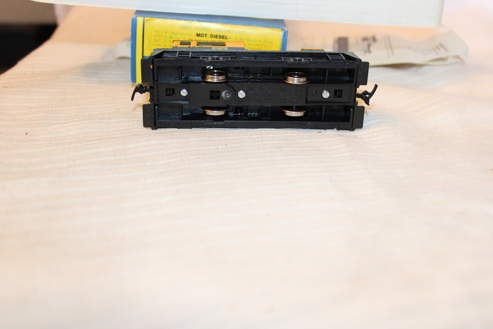 HO Scale AHM, MDT Diesel Switcher, Santa Fe, Blue, #332 BNOS | eBay