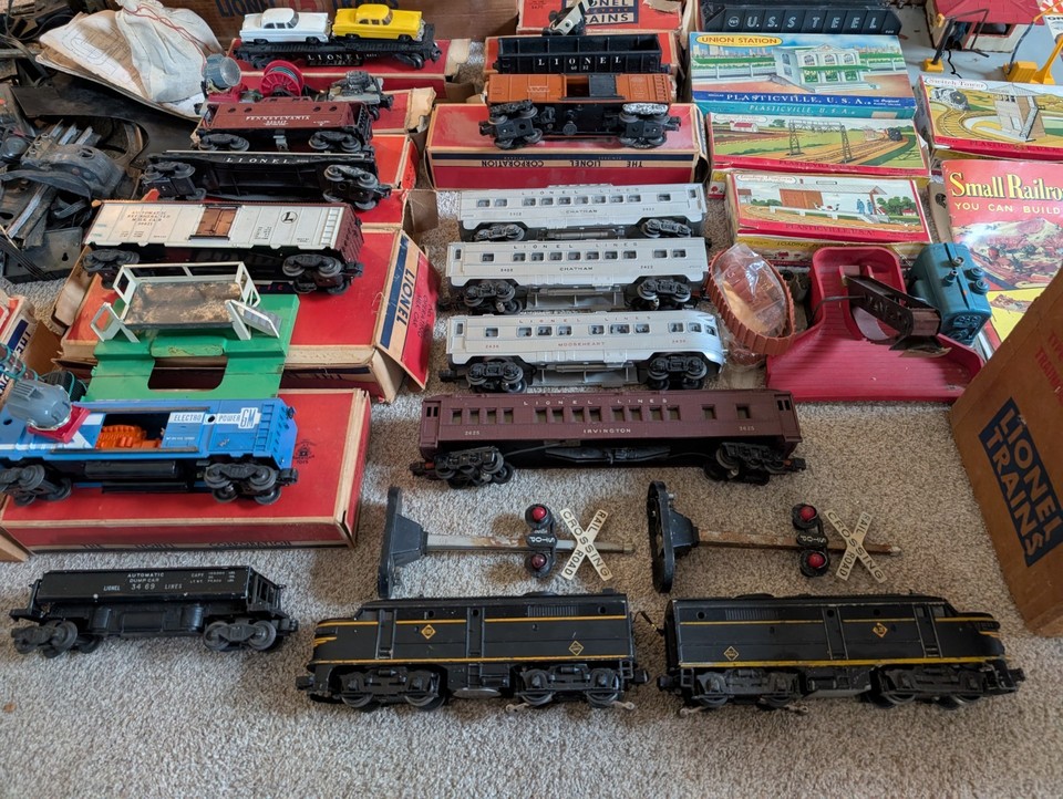 All Aboard! Massive Lionel Train Collection Ready for a New Engineer ...