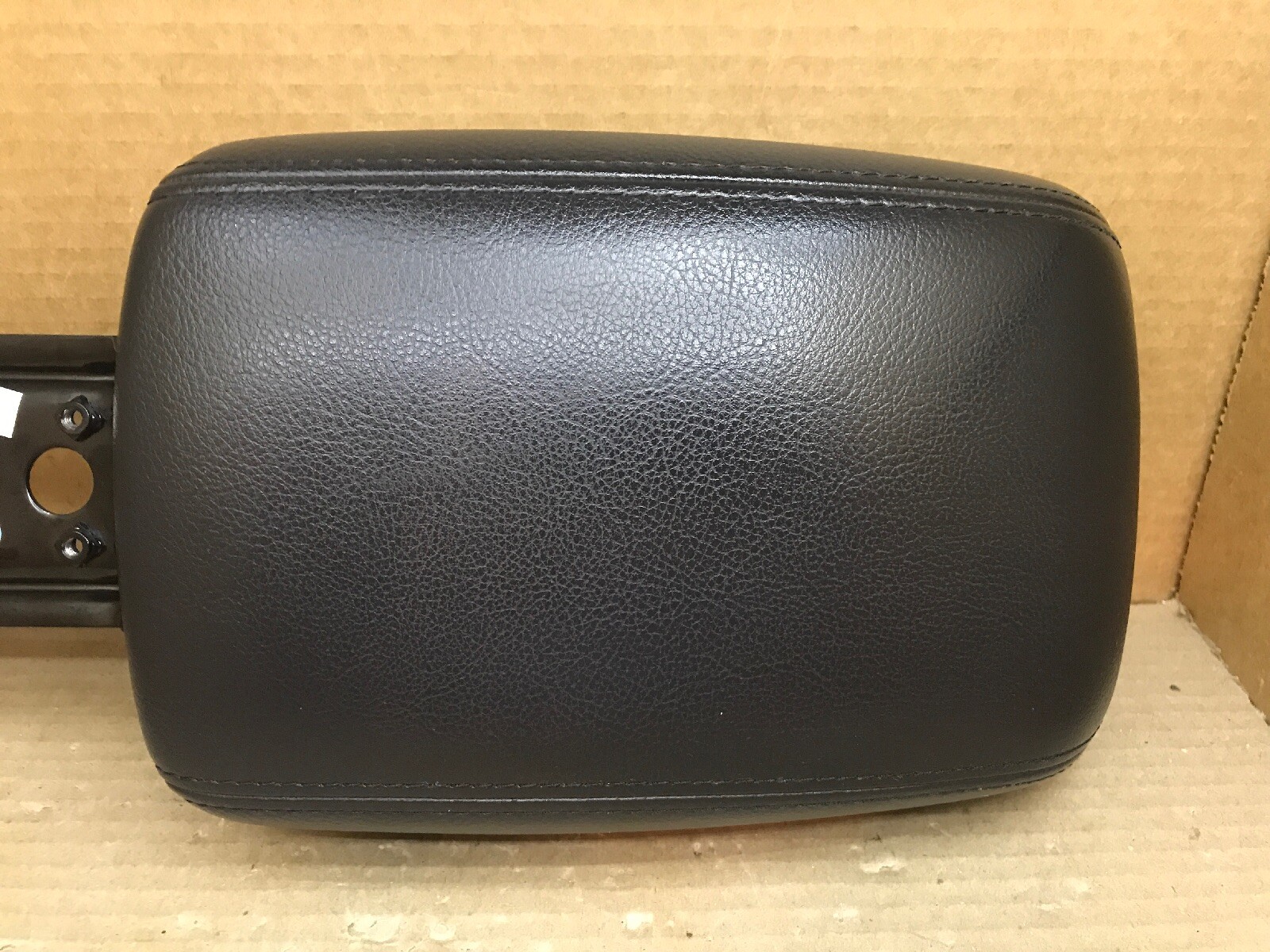 2012-2014 Ford Focus Armrest Arm Rest Center Console Lid Black OEM ...