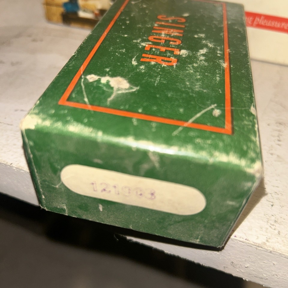 Singer Sewing Machine Attachments Set w/ Box USA Vintage Feet 160359 ...