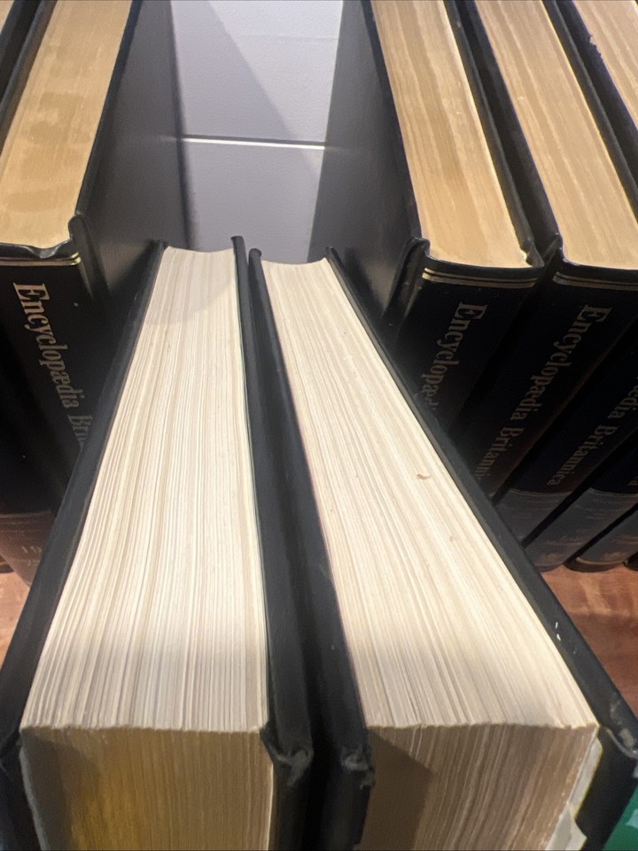 Encyclopedia Britannica Knowledge in Depth 1979 Full Set Padded Leather ...