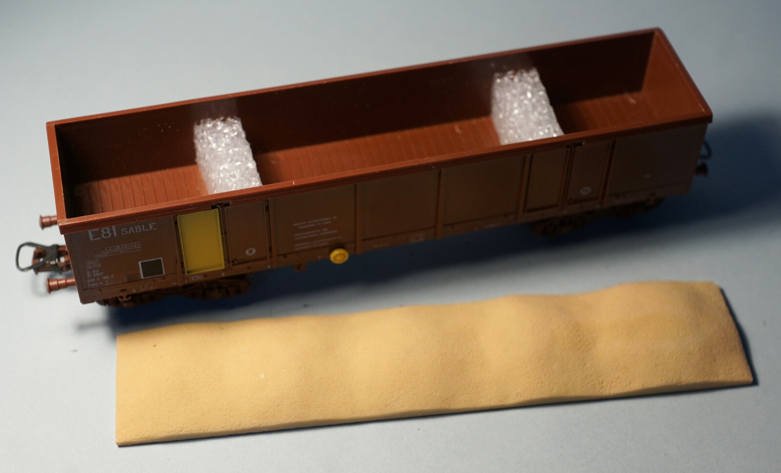 trains 1/87 R3M chargement de Sable pour tombereau E81 Sable (Lima réf ...