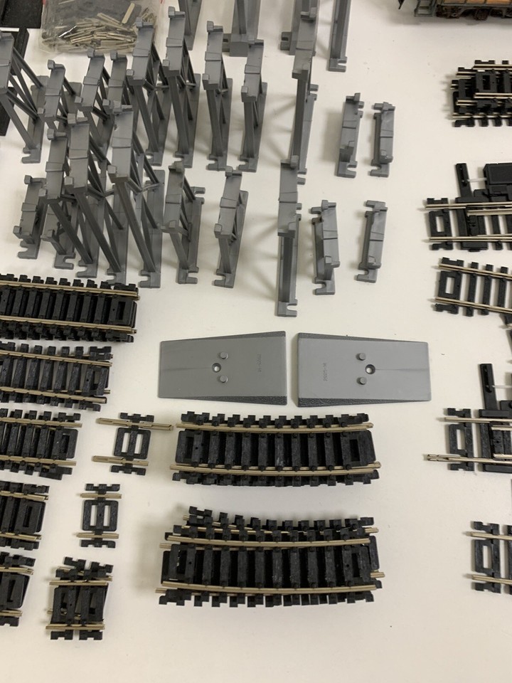 VTG Train Lot 175 + Pieces HO Gauge Trains Locomotives Cars Tracks ...