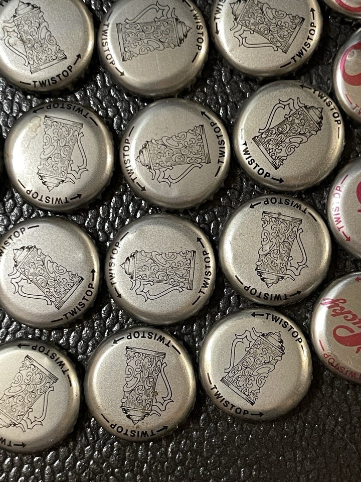 120 LUCKY LAGER Beer Brand Bottle Puzzle Caps Lot Set Vintage Riddle ...