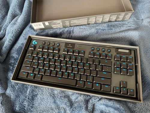 Logitech G915 TKL Tenkeyless Lightspeed Wireless RGB Mechanical ...