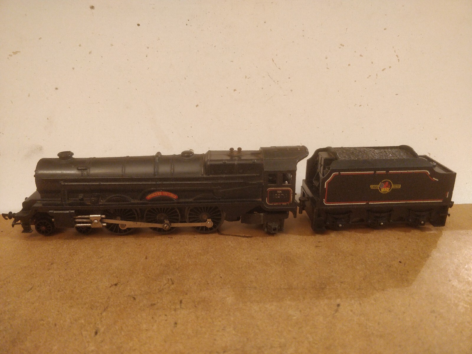 Triang Princess Victoria Loco 4-6-2 And Tender 46205 OO Gauge R50 - R30 ...