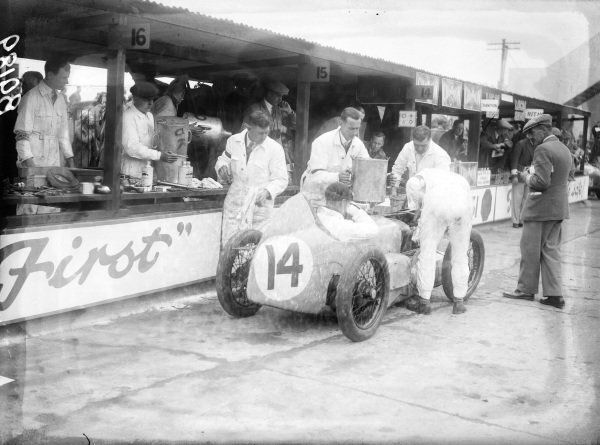 Pat Driscoll, Austin Seven, makes a pitstop 1932 Motor Racing Old Photo ...