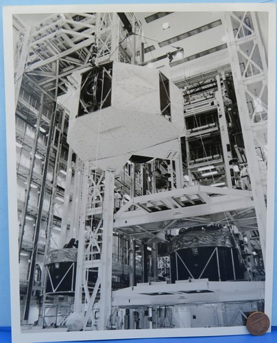 NASA Press PHOTO STS-41d TELSTAR 3 Payload Assist Module DISCOVERY ...
